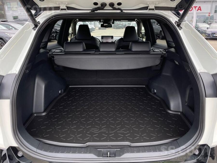 Balts Toyota RAV4 2019 Rīga, ar dzinēja tilpumu 2.50 L un nobraukumu 68 tūkst. km par 28990 €, foto 11 vietnē AUTOMOTO.COM.LV