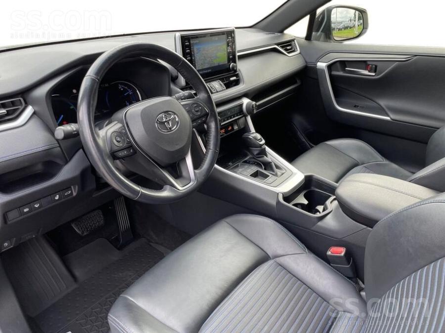 Balts Toyota RAV4 2019 Rīga, ar dzinēja tilpumu 2.50 L un nobraukumu 68 tūkst. km par 28990 €, foto 12 vietnē AUTOMOTO.COM.LV