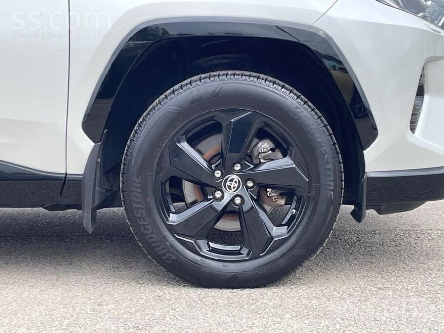 Balts Toyota RAV4 2019 Rīga, ar dzinēja tilpumu 2.50 L un nobraukumu 68 tūkst. km par 28990 €, foto 16 vietnē AUTOMOTO.COM.LV