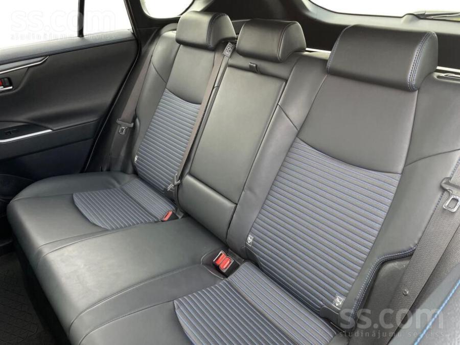 Balts Toyota RAV4 2019 Rīga, ar dzinēja tilpumu 2.50 L un nobraukumu 68 tūkst. km par 28990 €, foto 20 vietnē AUTOMOTO.COM.LV