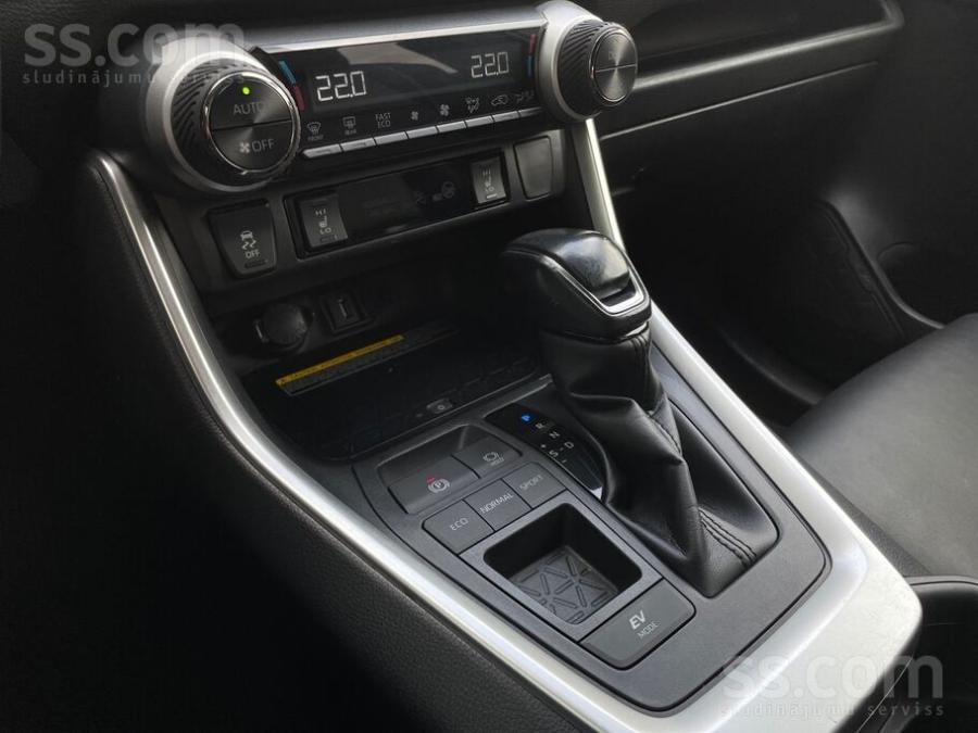 Balts Toyota RAV4 2019 Rīga, ar dzinēja tilpumu 2.50 L un nobraukumu 68 tūkst. km par 28990 €, foto 21 vietnē AUTOMOTO.COM.LV