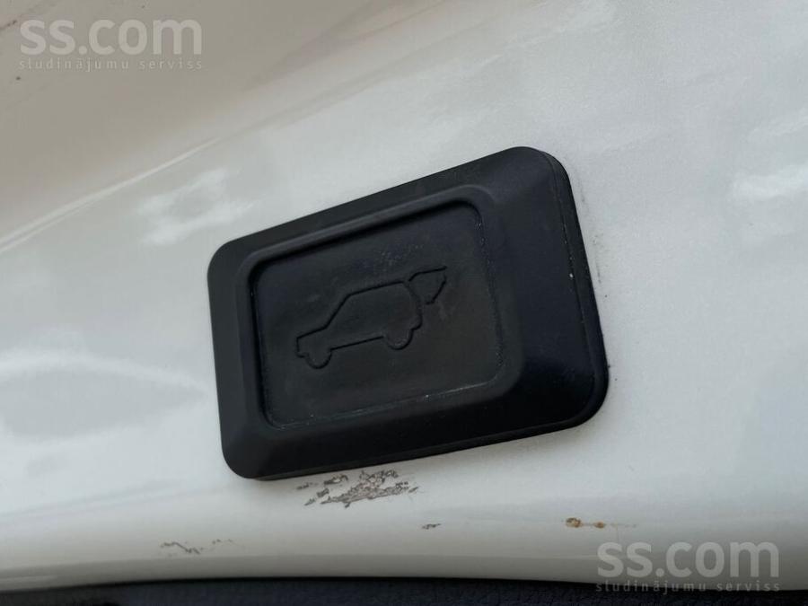 Balts Toyota RAV4 2019 Rīga, ar dzinēja tilpumu 2.50 L un nobraukumu 68 tūkst. km par 28990 €, foto 31 vietnē AUTOMOTO.COM.LV