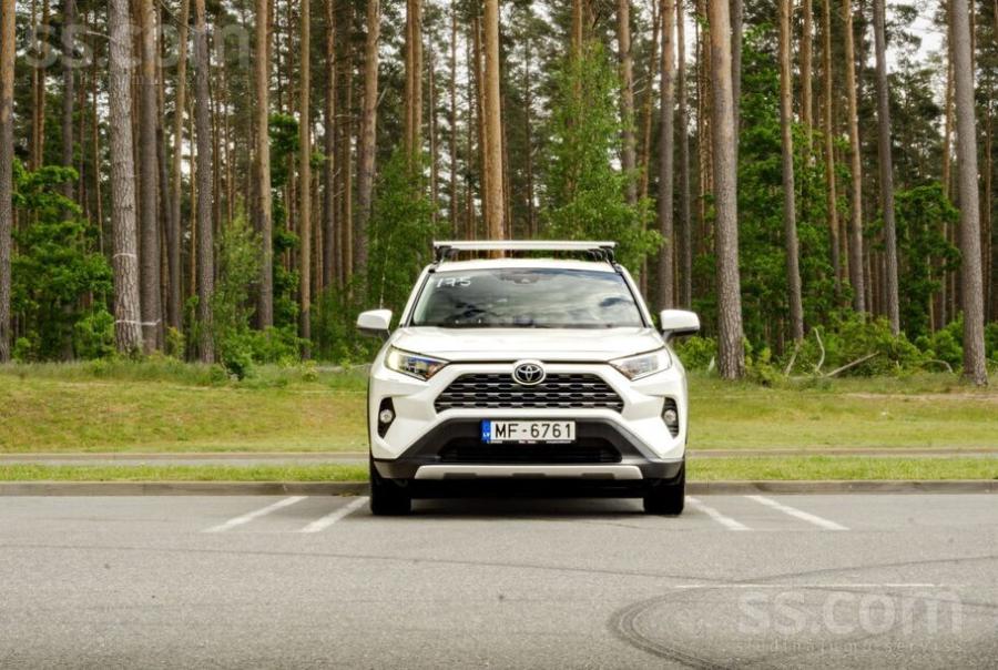 Balts Toyota RAV4 2019 Rīga, ar dzinēja tilpumu 2.00 L un nobraukumu 219 tūkst. km par 17490 €, foto 4 vietnē AUTOMOTO.COM.LV