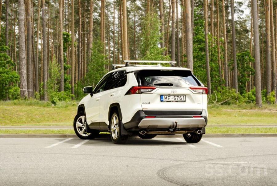 Balts Toyota RAV4 2019 Rīga, ar dzinēja tilpumu 2.00 L un nobraukumu 219 tūkst. km par 17490 €, foto 8 vietnē AUTOMOTO.COM.LV