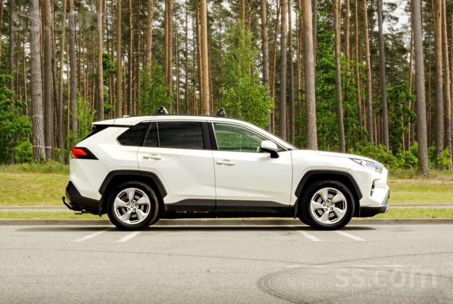 Balts Toyota RAV4 2019 Rīga, ar dzinēja tilpumu 2.00 L un nobraukumu 219 tūkst. km par 17490 €, foto 9 vietnē AUTOMOTO.COM.LV