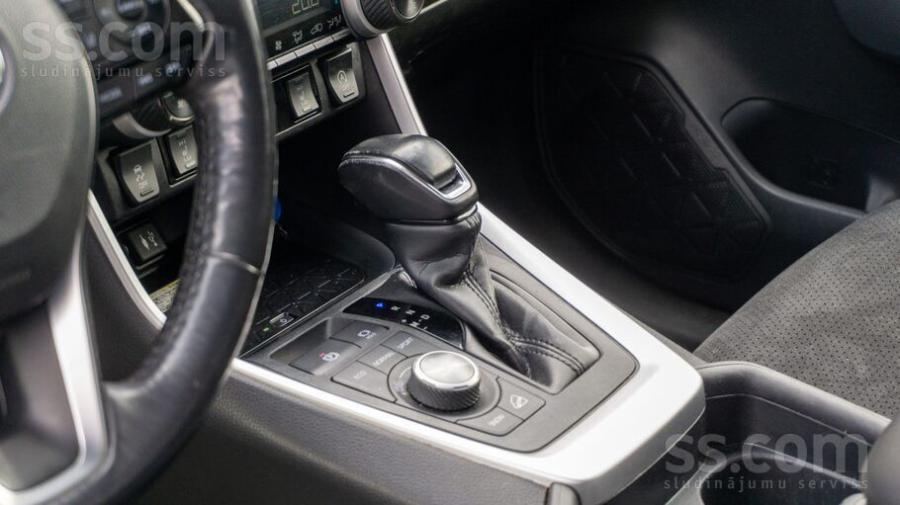 Balts Toyota RAV4 2019 Rīga, ar dzinēja tilpumu 2.00 L un nobraukumu 219 tūkst. km par 17490 €, foto 15 vietnē AUTOMOTO.COM.LV