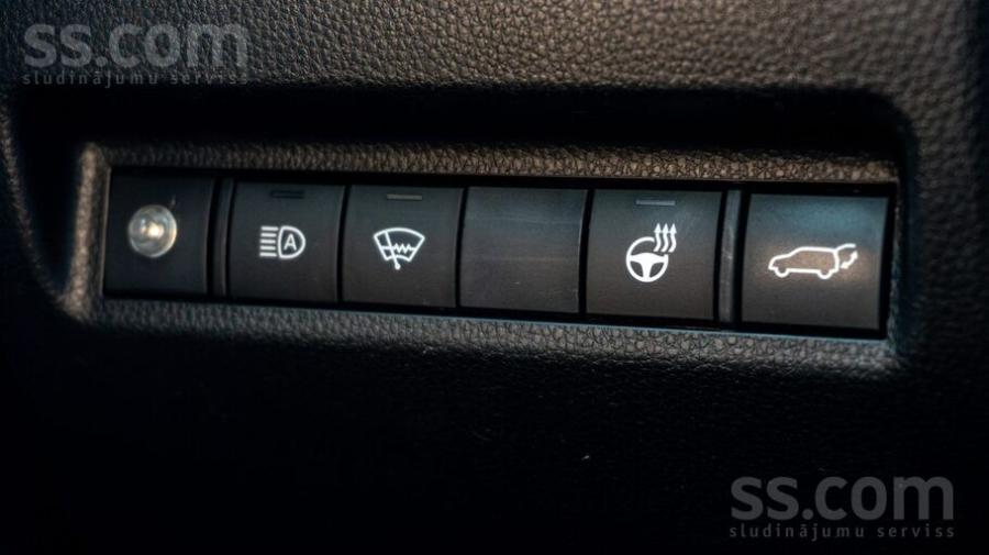 Balts Toyota RAV4 2019 Rīga, ar dzinēja tilpumu 2.00 L un nobraukumu 219 tūkst. km par 17490 €, foto 22 vietnē AUTOMOTO.COM.LV
