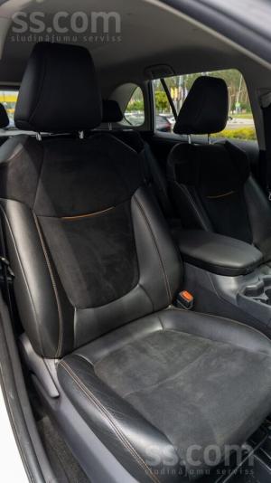 Balts Toyota RAV4 2019 Rīga, ar dzinēja tilpumu 2.00 L un nobraukumu 219 tūkst. km par 17490 €, foto 24 vietnē AUTOMOTO.COM.LV