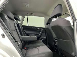 Balts Toyota RAV4 2019 Viļņa, ar dzinēja tilpumu 1.99 L un nobraukumu 98 tūkst. km par 22900 €, foto 8 vietnē AUTOMOTO.COM.LV