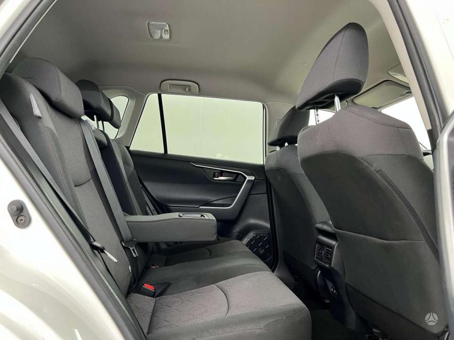 Balts Toyota RAV4 2019 Viļņa, ar dzinēja tilpumu 1.99 L un nobraukumu 98 tūkst. km par 22900 €, foto 8 vietnē AUTOMOTO.COM.LV