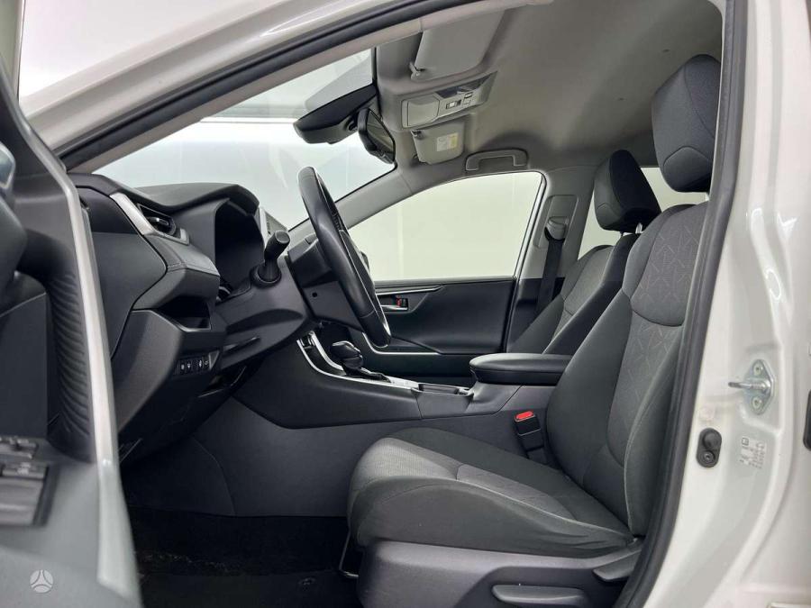 Balts Toyota RAV4 2019 Viļņa, ar dzinēja tilpumu 1.99 L un nobraukumu 98 tūkst. km par 22900 €, foto 12 vietnē AUTOMOTO.COM.LV