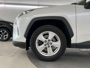 Balts Toyota RAV4 2019 Viļņa, ar dzinēja tilpumu 1.99 L un nobraukumu 98 tūkst. km par 22900 €, foto 16 vietnē AUTOMOTO.COM.LV