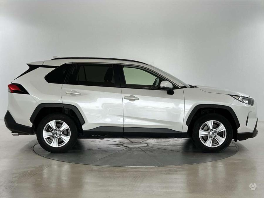 Balts Toyota RAV4 2019 Viļņa, ar dzinēja tilpumu 1.99 L un nobraukumu 98 tūkst. km par 22900 €, foto 17 vietnē AUTOMOTO.COM.LV
