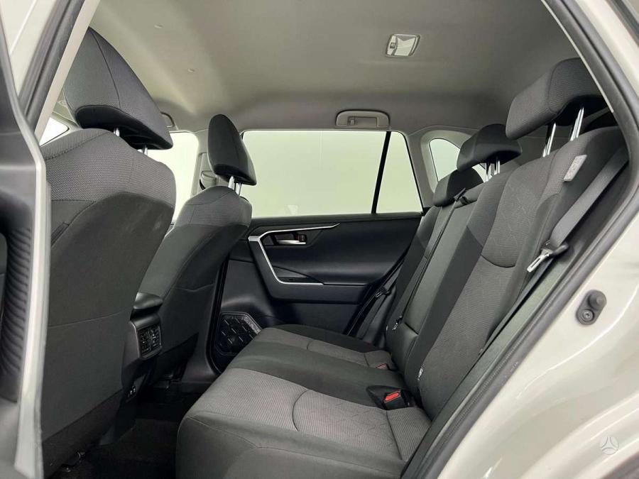 Balts Toyota RAV4 2019 Viļņa, ar dzinēja tilpumu 1.99 L un nobraukumu 98 tūkst. km par 22900 €, foto 20 vietnē AUTOMOTO.COM.LV