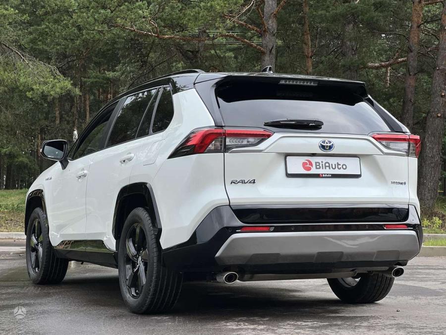 Balts Toyota RAV4 2019 Utena, ar dzinēja tilpumu 2.49 L un nobraukumu 178 tūkst. km par 23900 €, foto 24 vietnē AUTOMOTO.COM.LV