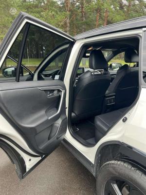 Balts Toyota RAV4 2019 Utena, ar dzinēja tilpumu 2.49 L un nobraukumu 178 tūkst. km par 23900 €, foto 31 vietnē AUTOMOTO.COM.LV