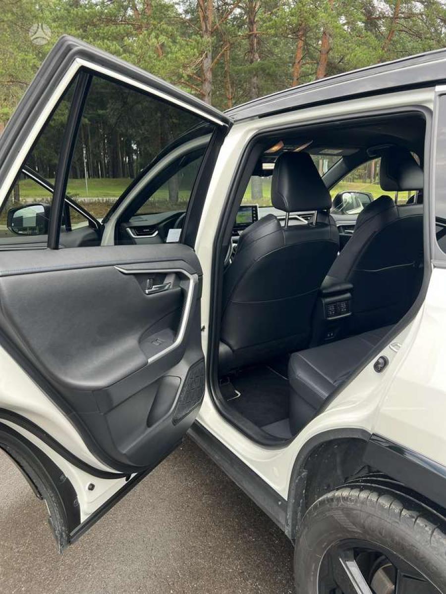 Balts Toyota RAV4 2019 Utena, ar dzinēja tilpumu 2.49 L un nobraukumu 178 tūkst. km par 23900 €, foto 31 vietnē AUTOMOTO.COM.LV