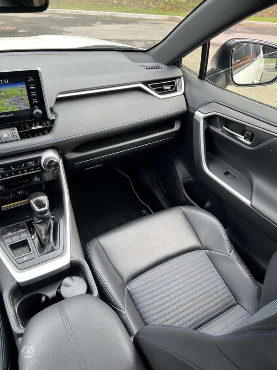 Balts Toyota RAV4 2019 Utena, ar dzinēja tilpumu 2.49 L un nobraukumu 178 tūkst. km par 23900 €, foto 38 vietnē AUTOMOTO.COM.LV