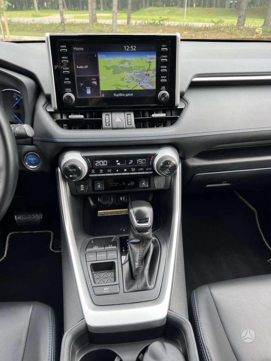 Balts Toyota RAV4 2019 Utena, ar dzinēja tilpumu 2.49 L un nobraukumu 178 tūkst. km par 23900 €, foto 39 vietnē AUTOMOTO.COM.LV