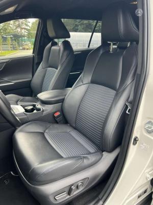 Balts Toyota RAV4 2019 Utena, ar dzinēja tilpumu 2.49 L un nobraukumu 178 tūkst. km par 23900 €, foto 40 vietnē AUTOMOTO.COM.LV