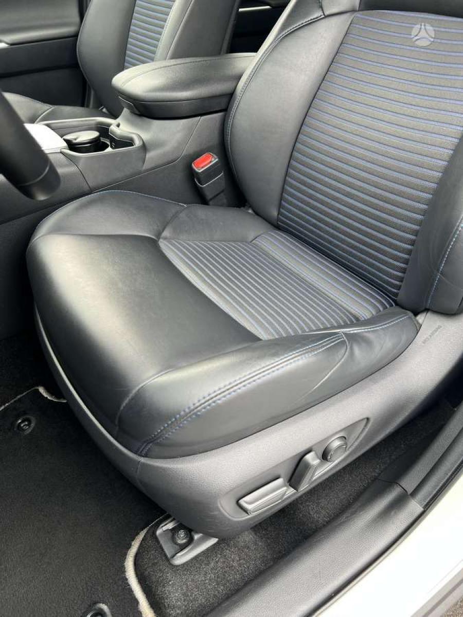 Balts Toyota RAV4 2019 Utena, ar dzinēja tilpumu 2.49 L un nobraukumu 178 tūkst. km par 23900 €, foto 41 vietnē AUTOMOTO.COM.LV