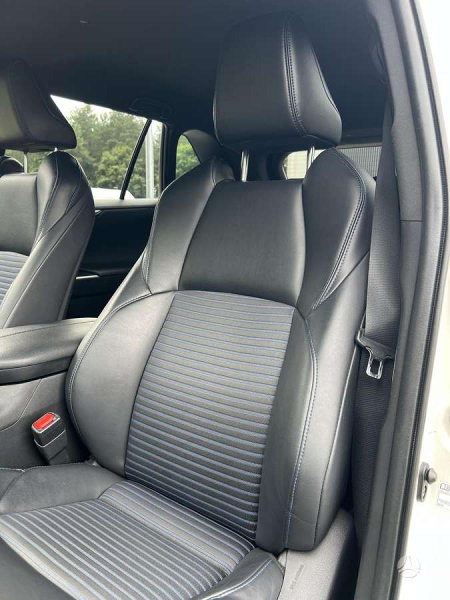Balts Toyota RAV4 2019 Utena, ar dzinēja tilpumu 2.49 L un nobraukumu 178 tūkst. km par 23900 €, foto 42 vietnē AUTOMOTO.COM.LV
