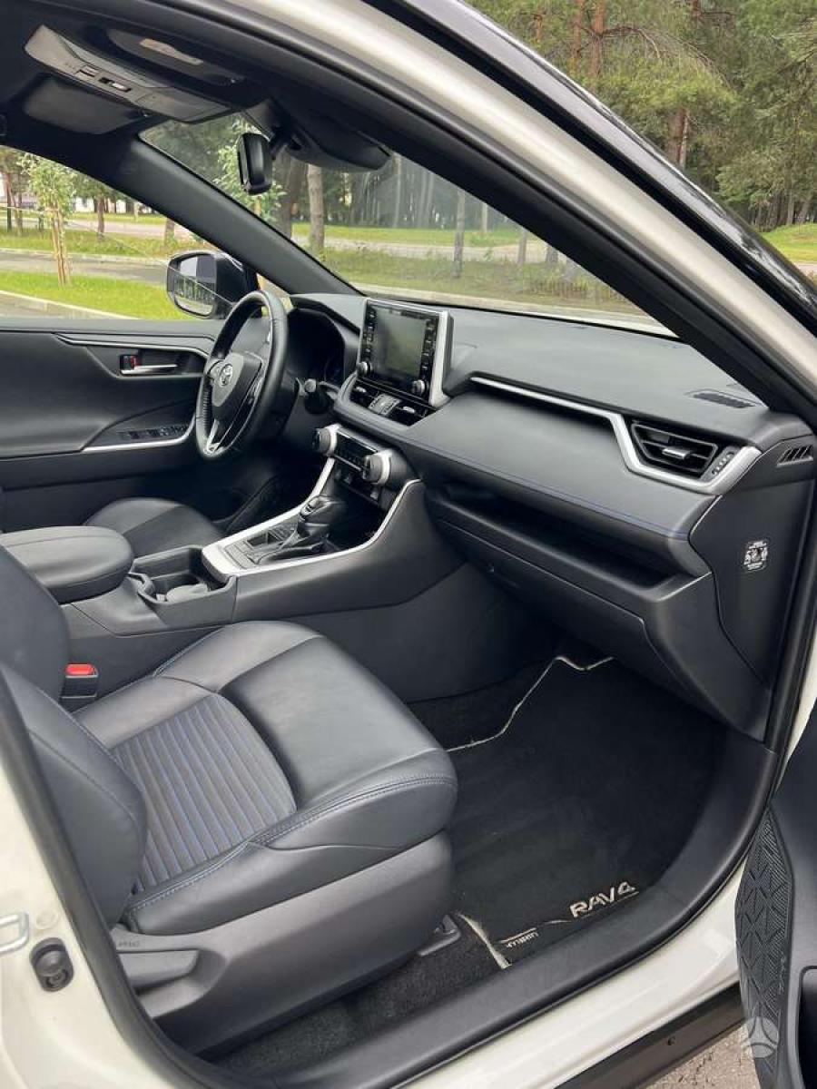 Balts Toyota RAV4 2019 Utena, ar dzinēja tilpumu 2.49 L un nobraukumu 178 tūkst. km par 23900 €, foto 47 vietnē AUTOMOTO.COM.LV