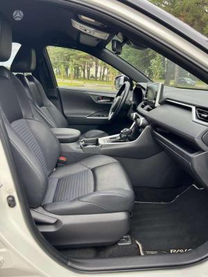 Balts Toyota RAV4 2019 Utena, ar dzinēja tilpumu 2.49 L un nobraukumu 178 tūkst. km par 23900 €, foto 48 vietnē AUTOMOTO.COM.LV