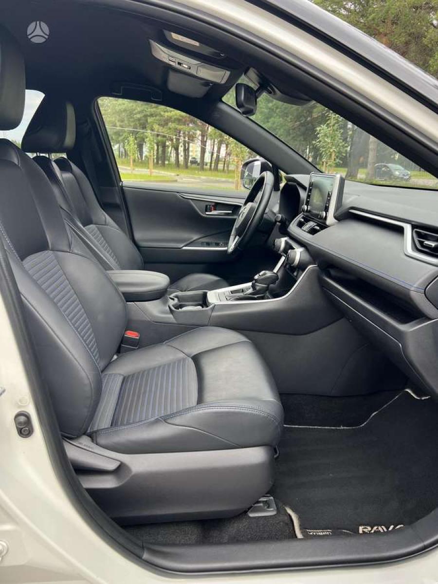 Balts Toyota RAV4 2019 Utena, ar dzinēja tilpumu 2.49 L un nobraukumu 178 tūkst. km par 23900 €, foto 48 vietnē AUTOMOTO.COM.LV