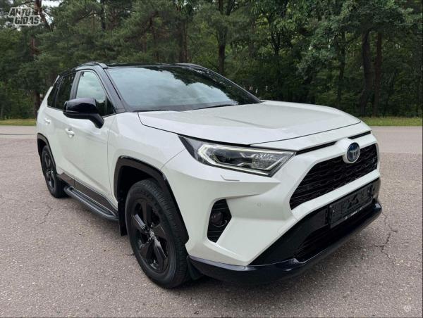 White Toyota RAV4 2019 in Kaunas, with an engine capacity of 2.50 L and mileage of 129 thousand km for 24950 €, photo 5 on AUTOMOTO.COM.LV