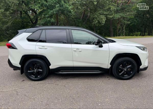 White Toyota RAV4 2019 in Kaunas, with an engine capacity of 2.50 L and mileage of 129 thousand km for 24950 €, photo 6 on AUTOMOTO.COM.LV