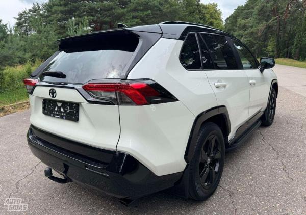 White Toyota RAV4 2019 in Kaunas, with an engine capacity of 2.50 L and mileage of 129 thousand km for 24950 €, photo 7 on AUTOMOTO.COM.LV