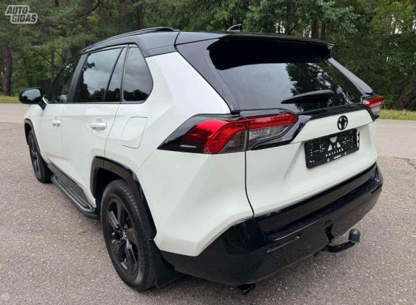 White Toyota RAV4 2019 in Kaunas, with an engine capacity of 2.50 L and mileage of 129 thousand km for 24950 €, photo 9 on AUTOMOTO.COM.LV