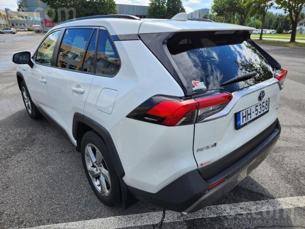 White Toyota RAV4 2019 in Riga, with an engine capacity of 2.50 L and mileage of 82 thousand km for 22500 €, photo 4 on AUTOMOTO.COM.LV