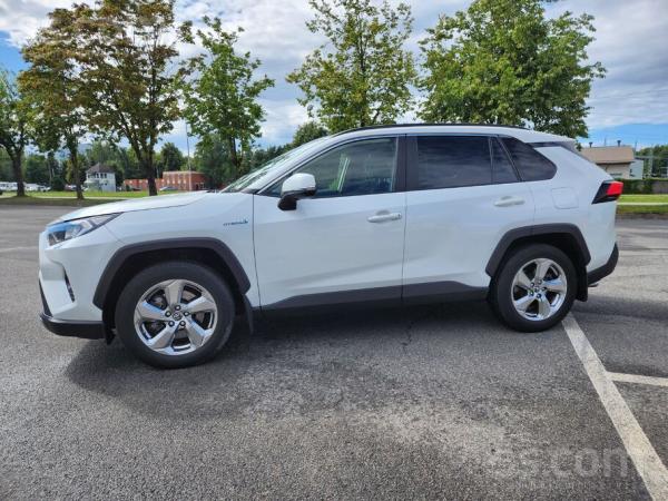 White Toyota RAV4 2019 in Riga, with an engine capacity of 2.50 L and mileage of 82 thousand km for 22500 €, photo 5 on AUTOMOTO.COM.LV