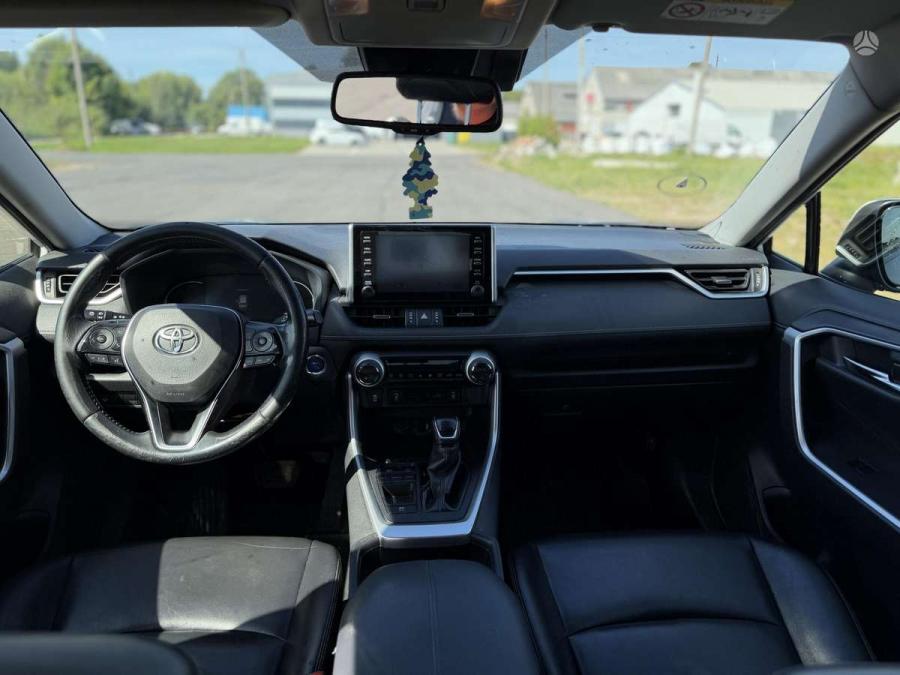 Balts Toyota RAV4 2019 Kauņa, ar dzinēja tilpumu 2.49 L un nobraukumu 1 tūkst. km par 13500 €, foto 8 vietnē AUTOMOTO.COM.LV