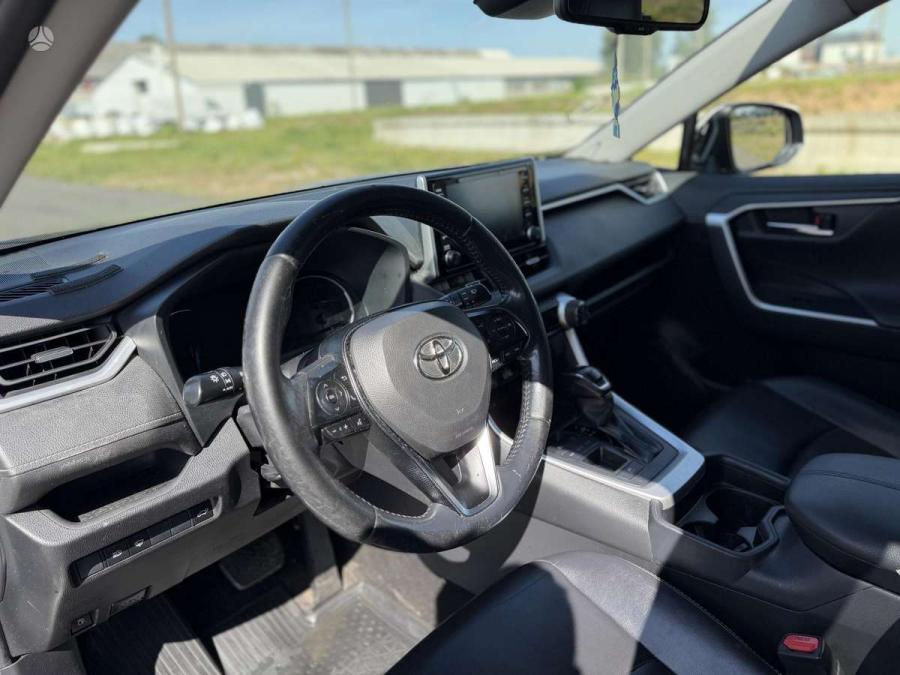 Balts Toyota RAV4 2019 Kauņa, ar dzinēja tilpumu 2.49 L un nobraukumu 1 tūkst. km par 13500 €, foto 10 vietnē AUTOMOTO.COM.LV