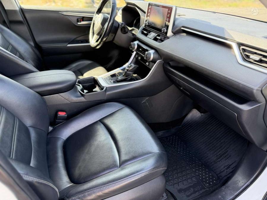 Balts Toyota RAV4 2019 Kauņa, ar dzinēja tilpumu 2.49 L un nobraukumu 1 tūkst. km par 13500 €, foto 11 vietnē AUTOMOTO.COM.LV