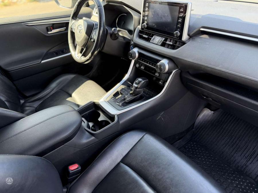 Balts Toyota RAV4 2019 Kauņa, ar dzinēja tilpumu 2.49 L un nobraukumu 1 tūkst. km par 13500 €, foto 12 vietnē AUTOMOTO.COM.LV