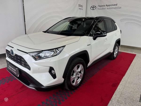 White Toyota RAV4 2019 in Siauliai, with an engine capacity of 2.49 L and mileage of 148 thousand km for 23900 €, photo 1 on AUTOMOTO.COM.LV