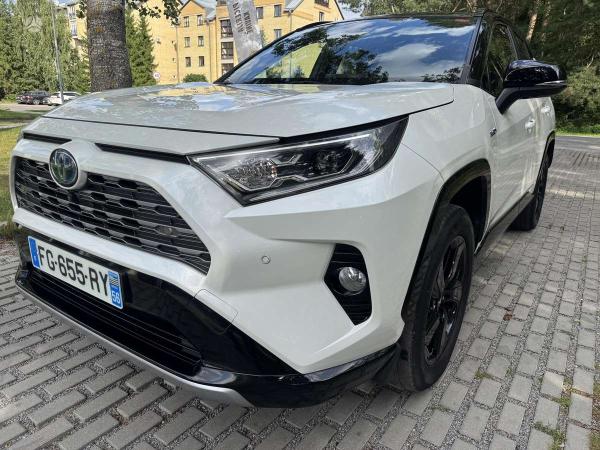 Balts Toyota RAV4 2019 Viļņa, ar dzinēja tilpumu 2.49 L un nobraukumu 211 tūkst. km par 21500 €, foto 2 vietnē AUTOMOTO.COM.LV