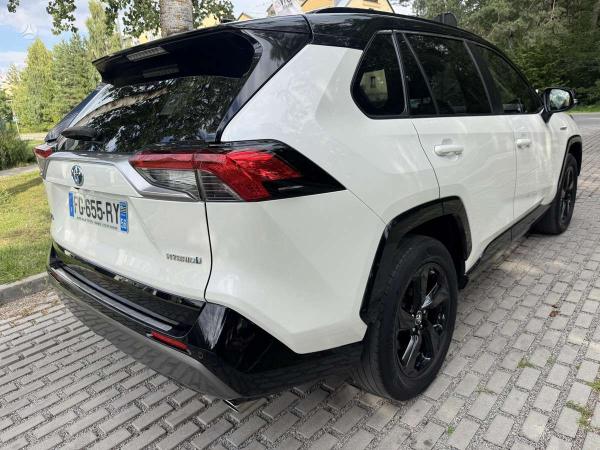 Balts Toyota RAV4 2019 Viļņa, ar dzinēja tilpumu 2.49 L un nobraukumu 211 tūkst. km par 21500 €, foto 3 vietnē AUTOMOTO.COM.LV
