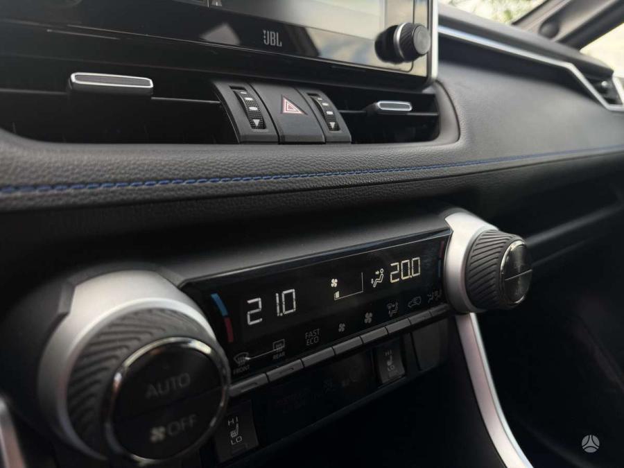 Белый Тойота РАВ 4 2019 в Вильнюс, объемом двигателя 2.49 л и пробегом 211 тыс. км за 21500 €, фото 23 на AUTOMOTO.COM.LV