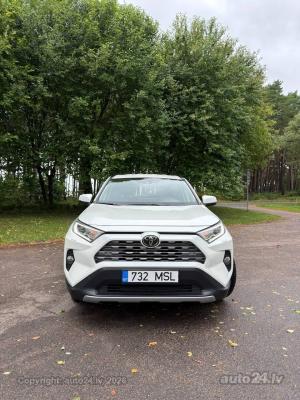 White Toyota RAV4 2019 in Maardu, with an engine capacity of 2.00 L and mileage of 76 thousand km for 27000 €, photo 3 on AUTOMOTO.COM.LV