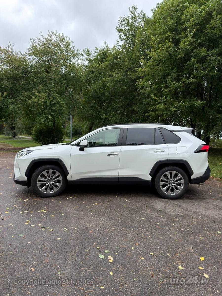 White Toyota RAV4 2019 in Maardu, with an engine capacity of 2.00 L and mileage of 76 thousand km for 27000 €, photo 4 on AUTOMOTO.COM.LV