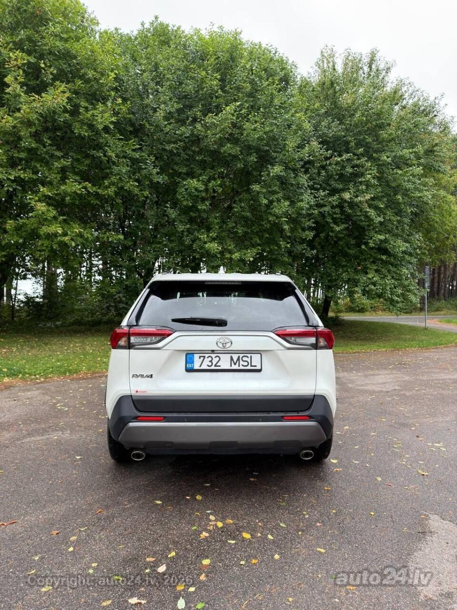 White Toyota RAV4 2019 in Maardu, with an engine capacity of 2.00 L and mileage of 76 thousand km for 27000 €, photo 7 on AUTOMOTO.COM.LV