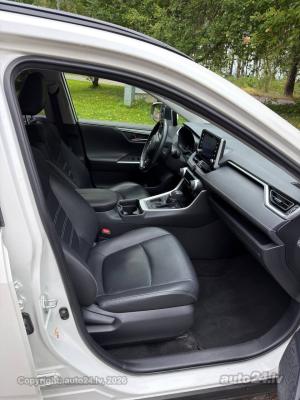 White Toyota RAV4 2019 in Maardu, with an engine capacity of 2.00 L and mileage of 76 thousand km for 27000 €, photo 10 on AUTOMOTO.COM.LV