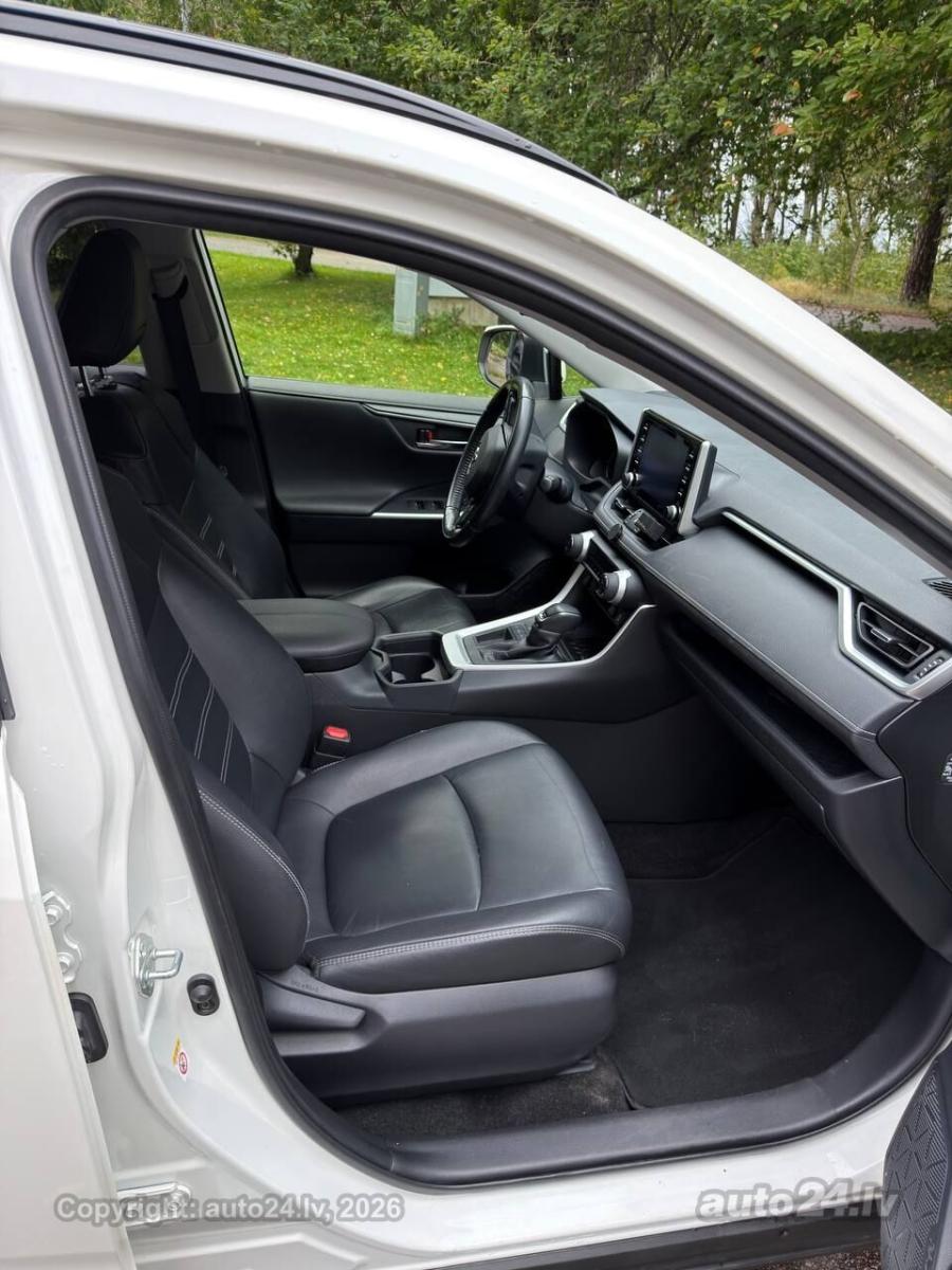 White Toyota RAV4 2019 in Maardu, with an engine capacity of 2.00 L and mileage of 76 thousand km for 27000 €, photo 10 on AUTOMOTO.COM.LV