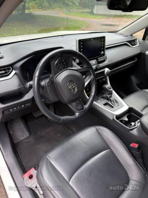 White Toyota RAV4 2019 in Maardu, with an engine capacity of 2.00 L and mileage of 76 thousand km for 27000 €, photo 11 on AUTOMOTO.COM.LV