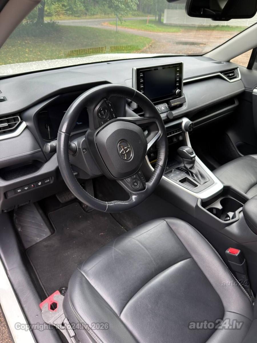 White Toyota RAV4 2019 in Maardu, with an engine capacity of 2.00 L and mileage of 76 thousand km for 27000 €, photo 11 on AUTOMOTO.COM.LV
